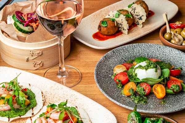 One Course Meal for Two with Glass of Prosecco at Banyan | Buyagift